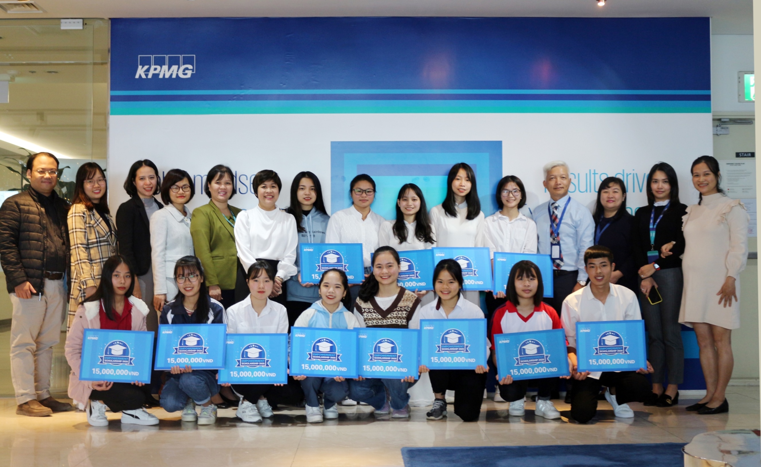 07 Sinh viên Học viện Tài chính xuất sắc nhận học bổng Chương trình ...